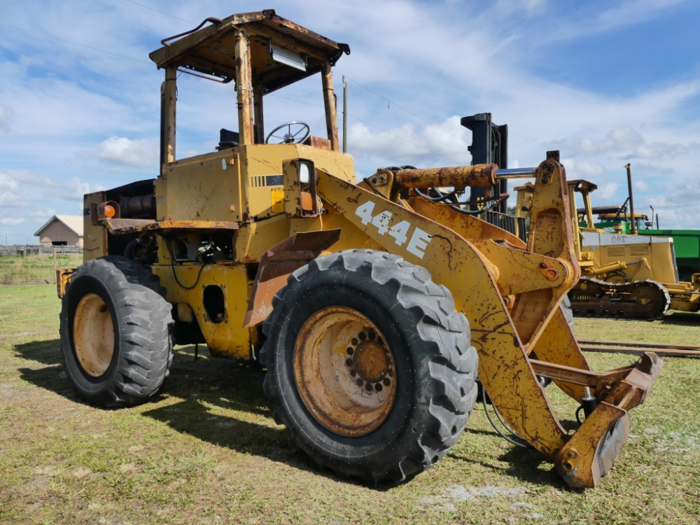 #649 - DEERE 444E | DeMott Auction