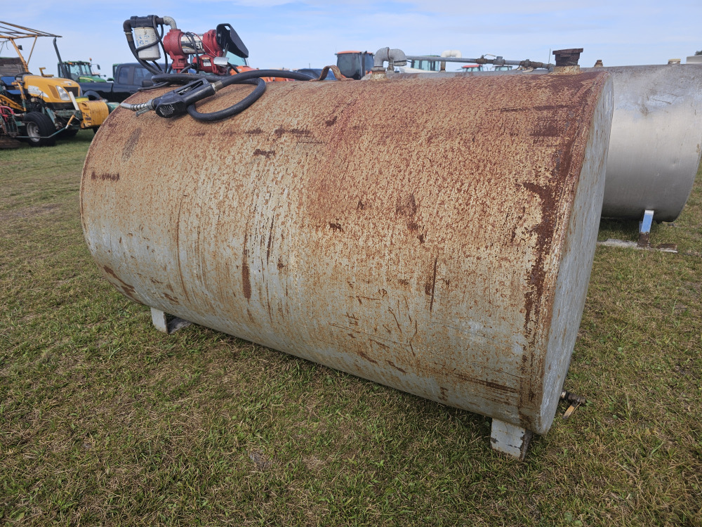 #716 - FUEL TANK ON LEGS | DeMott Auction