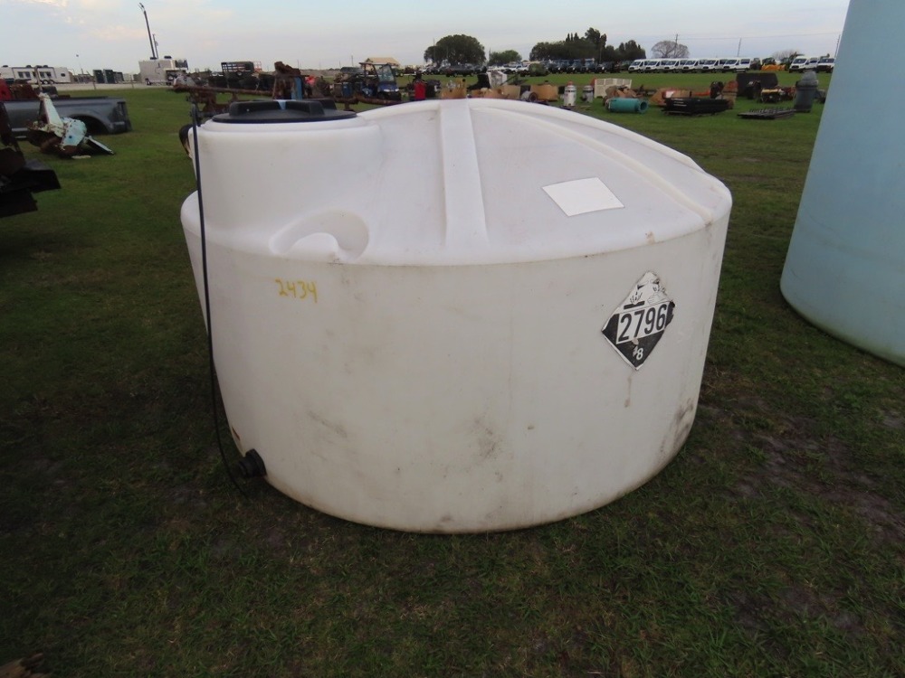 #2434 - 1000 Gallon Poly Tank | DeMott Auction