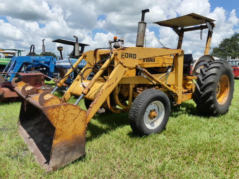 #1249 - Ford Tractor | DeMott Auction
