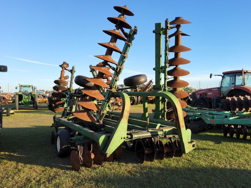 #840 - JOHN DEERE 335 DISC HARROW | DeMott Auction