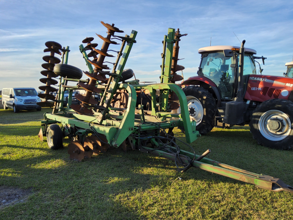 #840 - JOHN DEERE 335 DISC HARROW | DeMott Auction