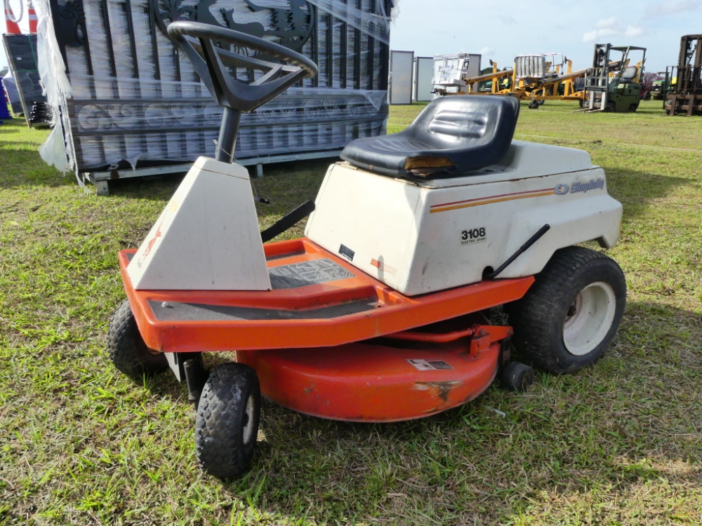 #380A - SIMPLICITY 3108 RIDING MOWER | DeMott Auction