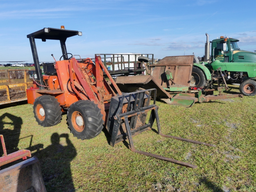 #937 - WILMAR ARTICULATING LOADER | DeMott Auction