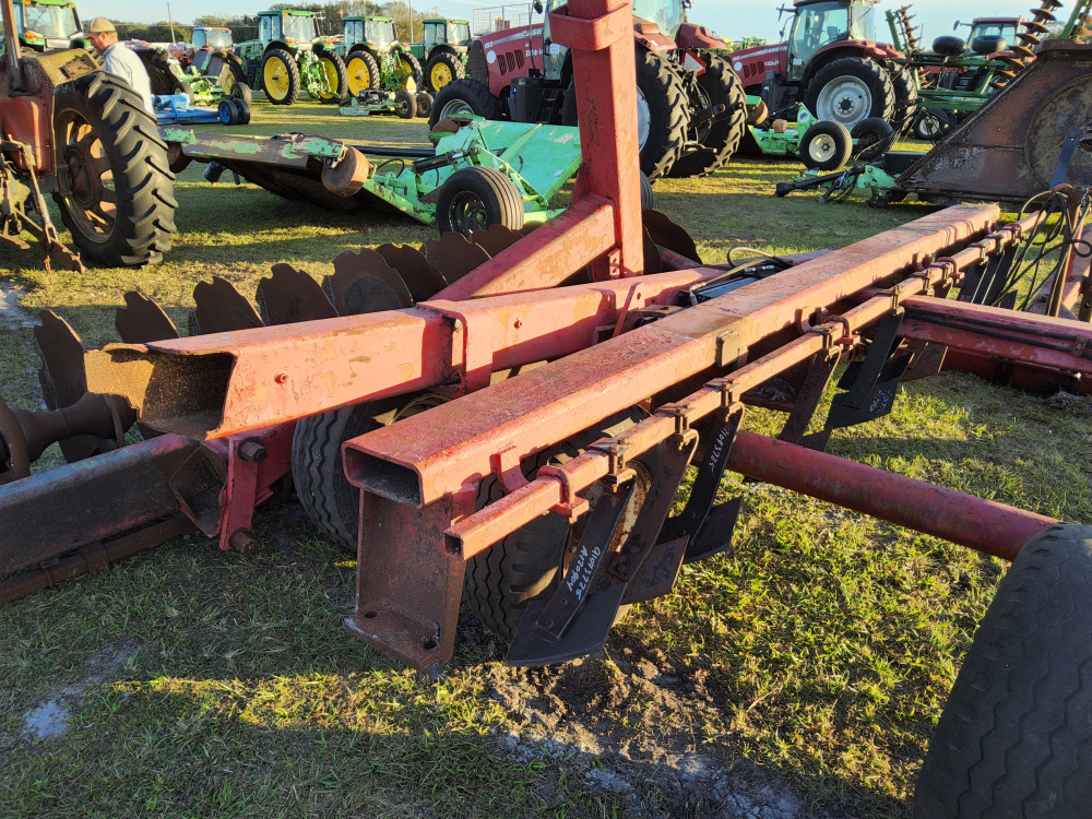 #848 - CASE 780 DISC | DeMott Auction