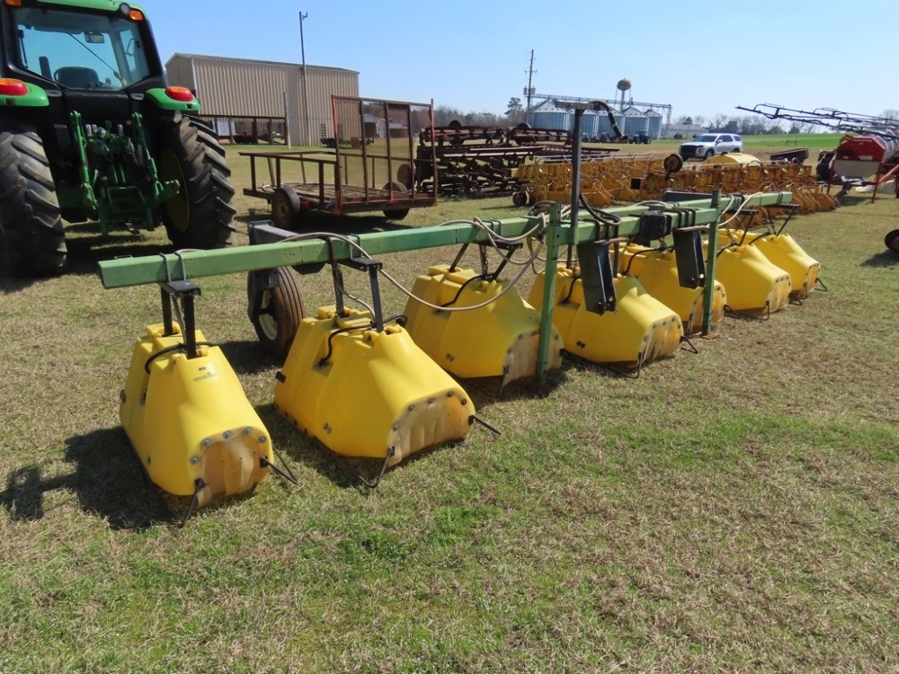 #587 - 3pt 6 Row Hooded Sprayer | DeMott Auction