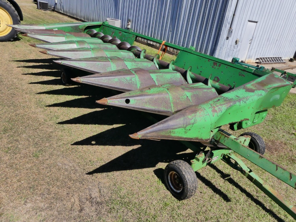 #443 - 8 Row Corn Head | DeMott Auction