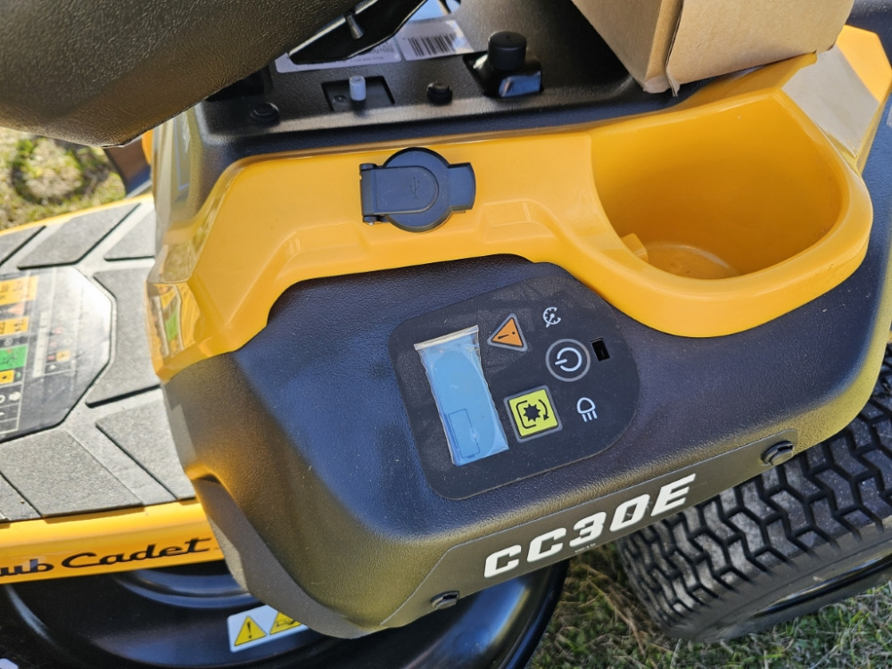 #382B - CLUB CADET CC30E MOWER | DeMott Auction