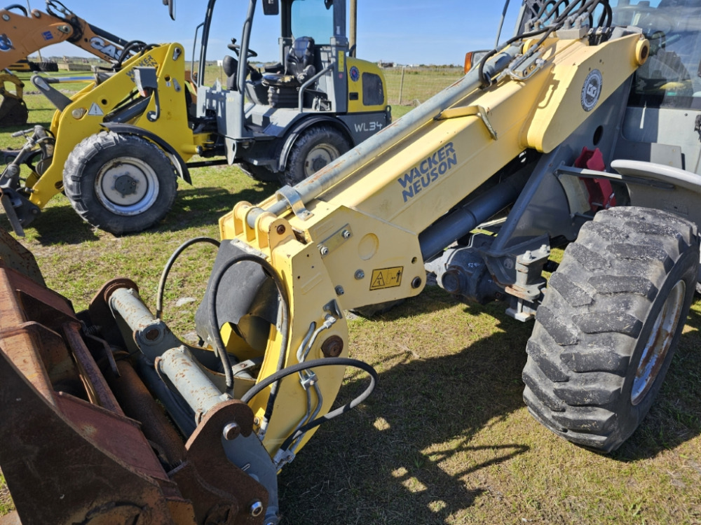 #641 - WACKER NEUSON 750T LOADER | DeMott Auction
