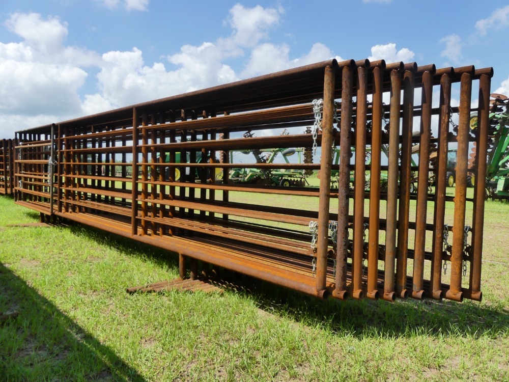 #1224A - (10) 24' Free Standing Panels | DeMott Auction