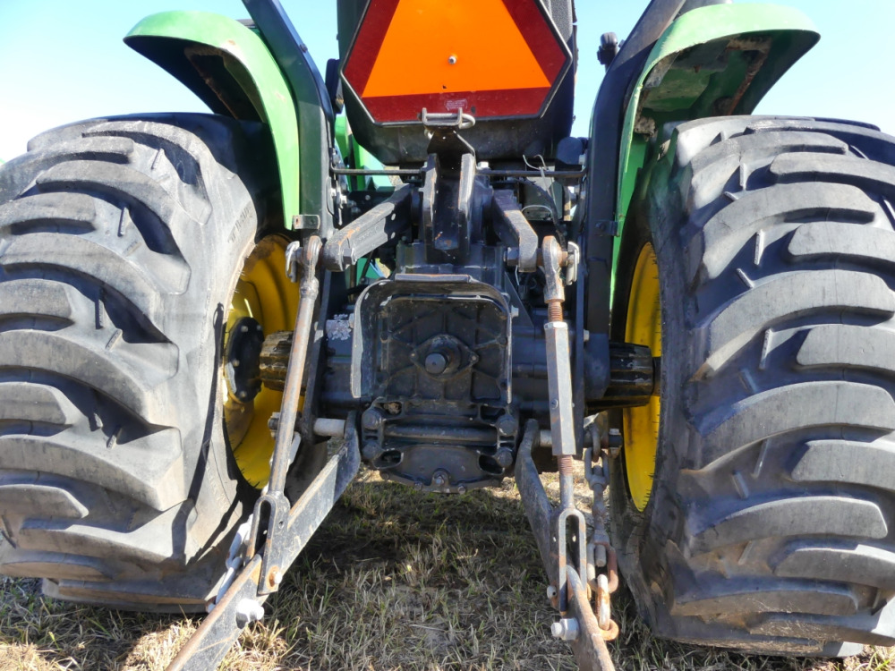 #236 - 2015 JOHN DEERE 3038E | DeMott Auction