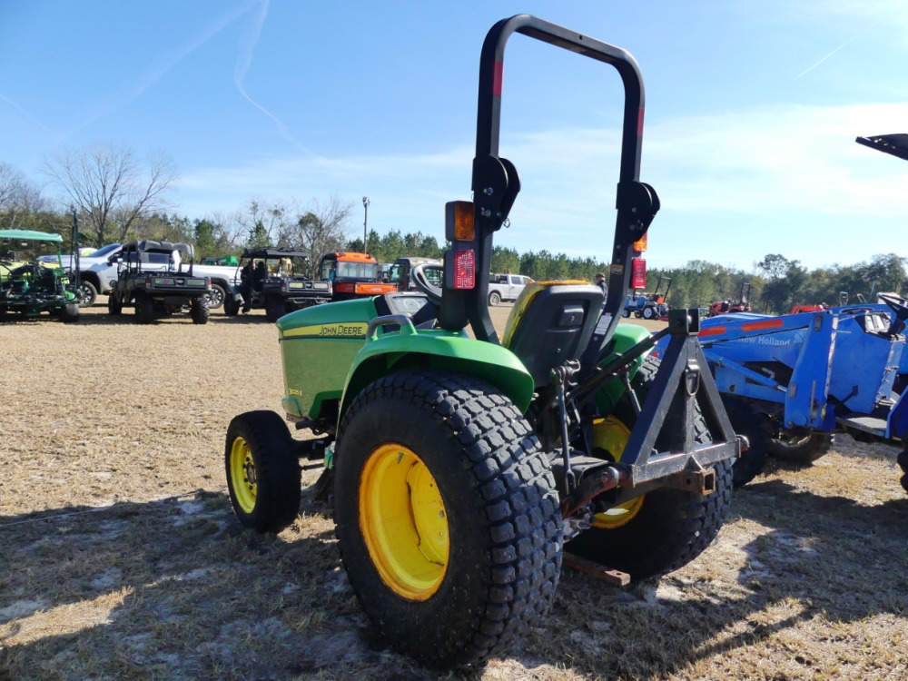 #233 - 2017 JOHN DEERE 3025E | DeMott Auction