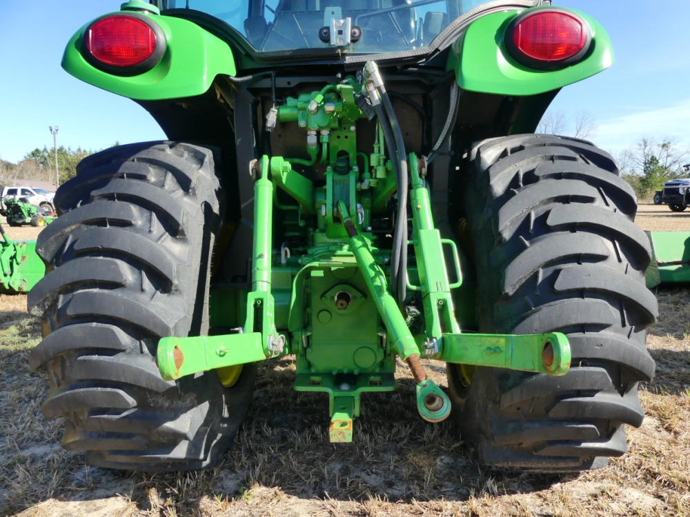 #240 - 2018 JOHN DEERE 3046R | DeMott Auction