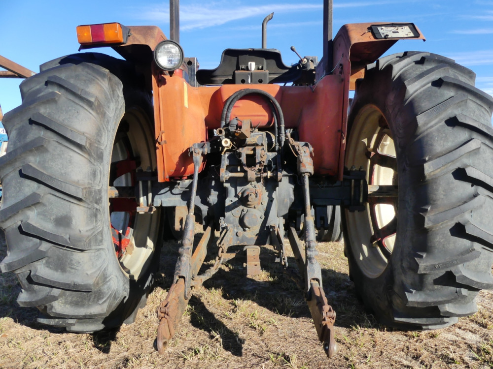 #423 - 1985 CASE 685 | DeMott Auction