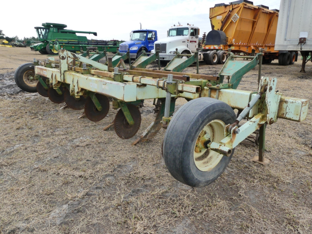 #613 - KMC RIPPER BEDDER | DeMott Auction