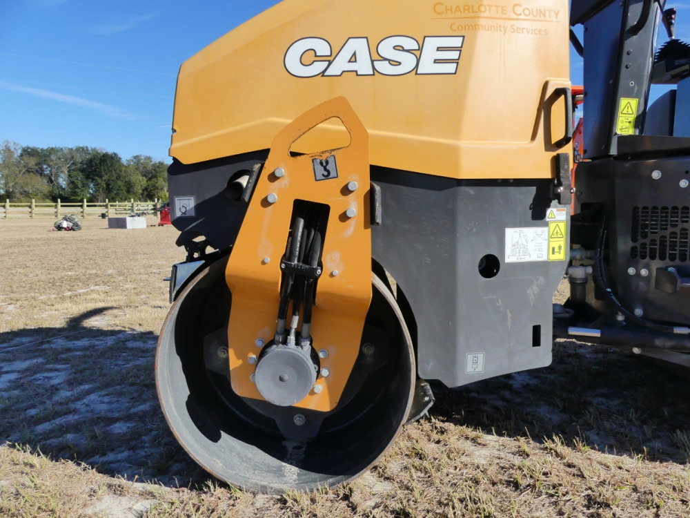 #281 - 2020 CASE DV26D DRUM ROLLER | DeMott Auction