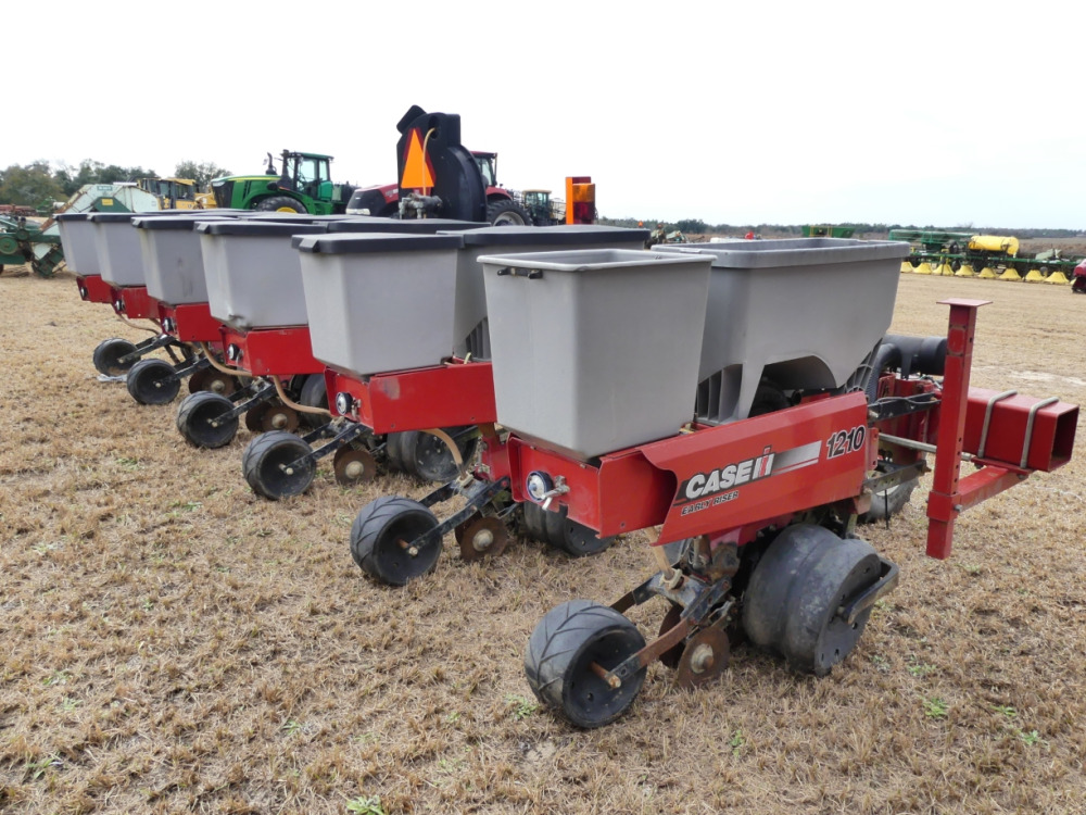 #596 - CASE IH 1210 EARLY RISER | DeMott Auction