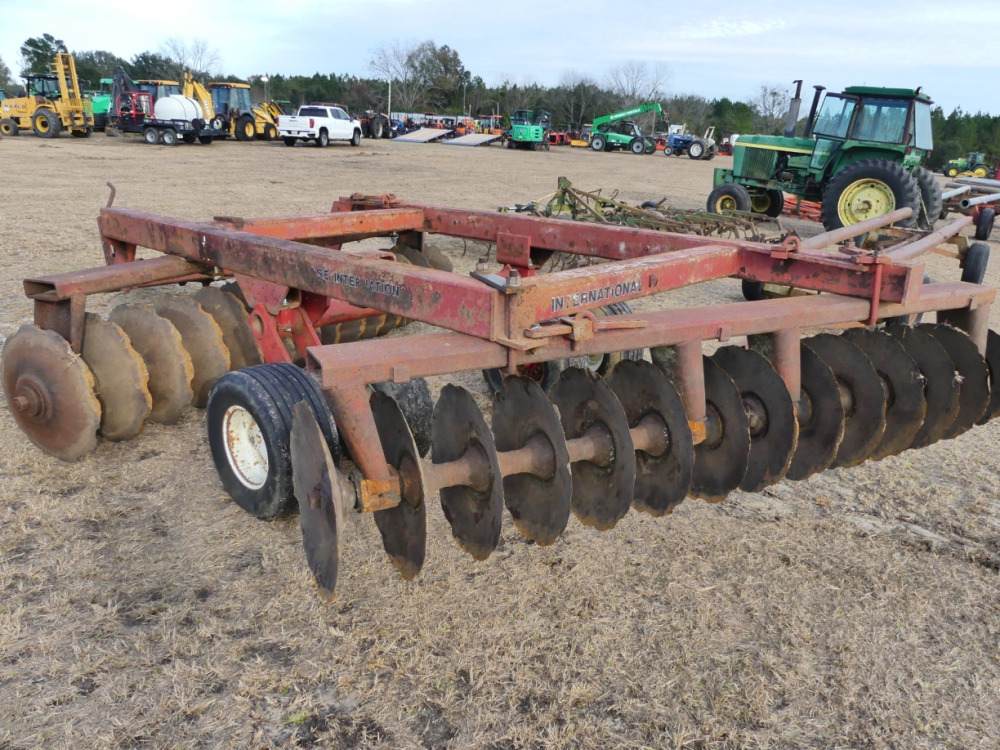 #821 - CASE IH 780 16' DISC | DeMott Auction