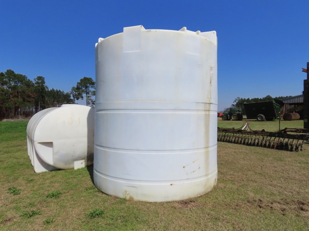 #670 - 6000 Gal Poly Tank | DeMott Auction