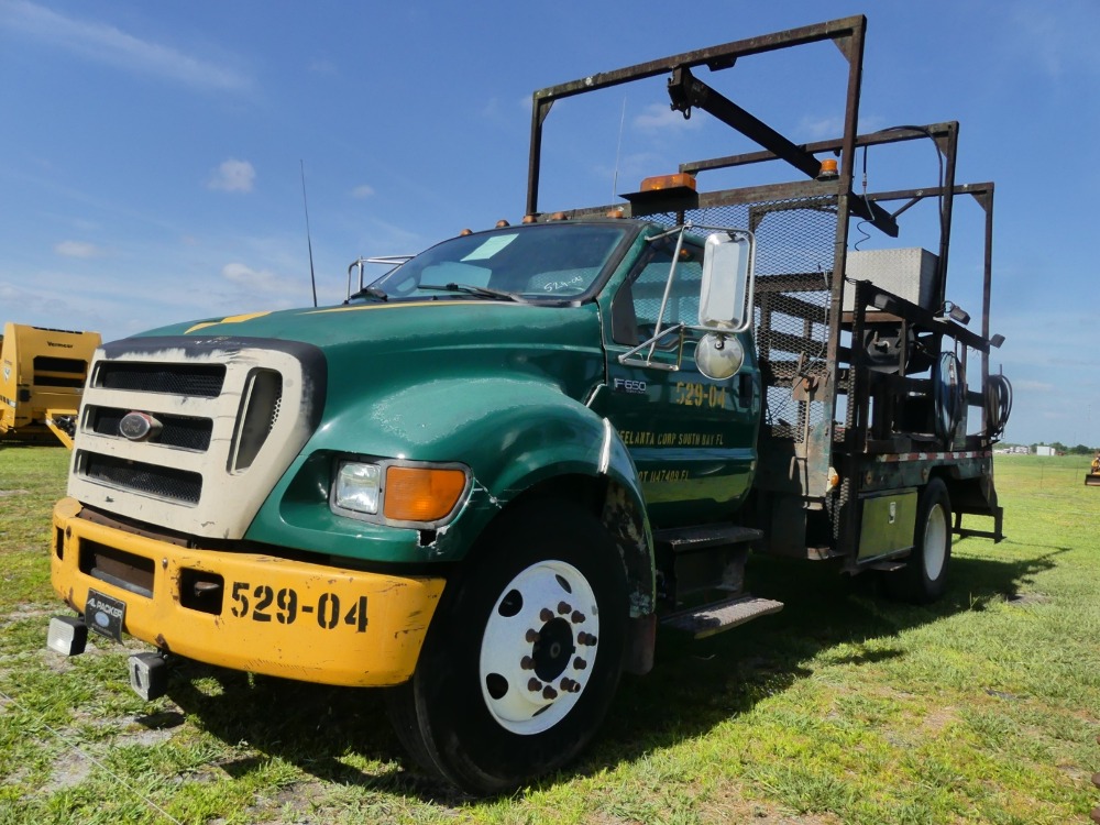 #1125 - 2004 Ford F-650 Super Duty | DeMott Auction