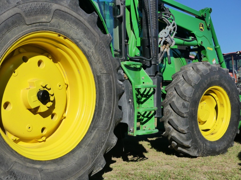 #1334 - 2014 John Deere 6105M | DeMott Auction