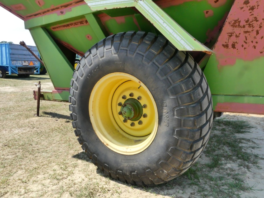 #379 - EZ-Flow 475 Grain Cart | DeMott Auction