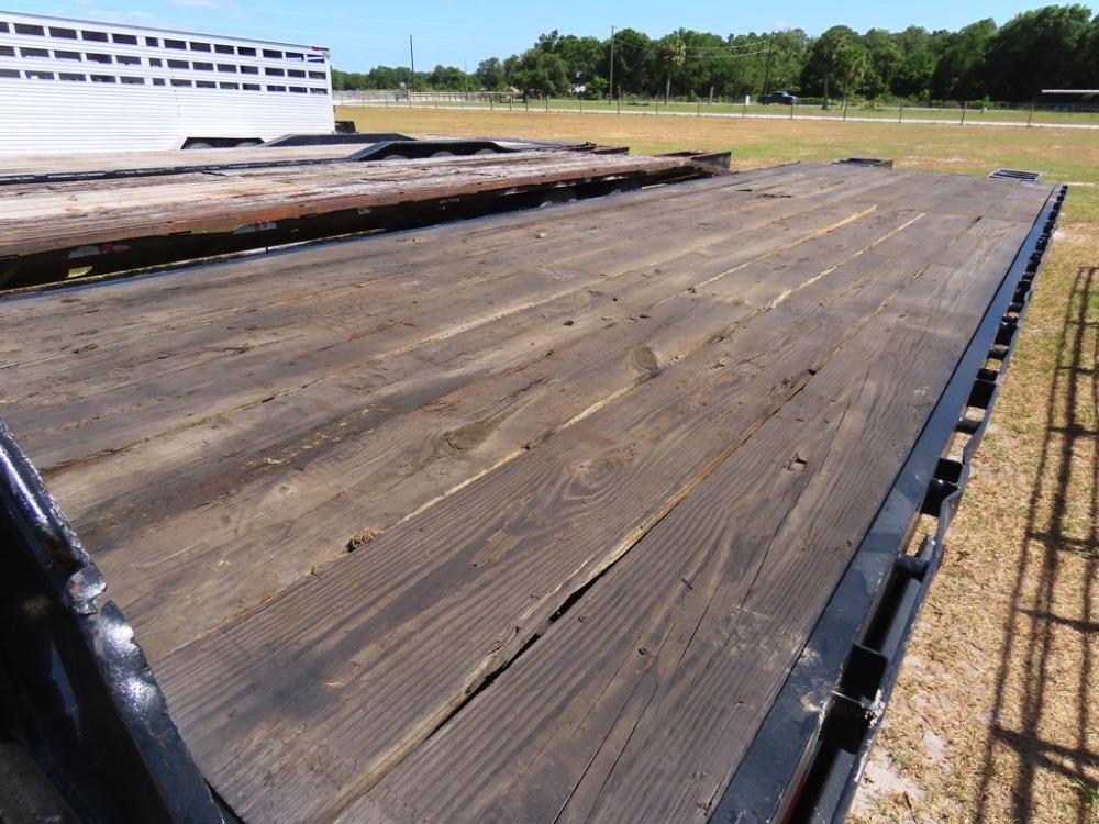 #2642 - 2007 Diamond C Gooseneck | DeMott Auction