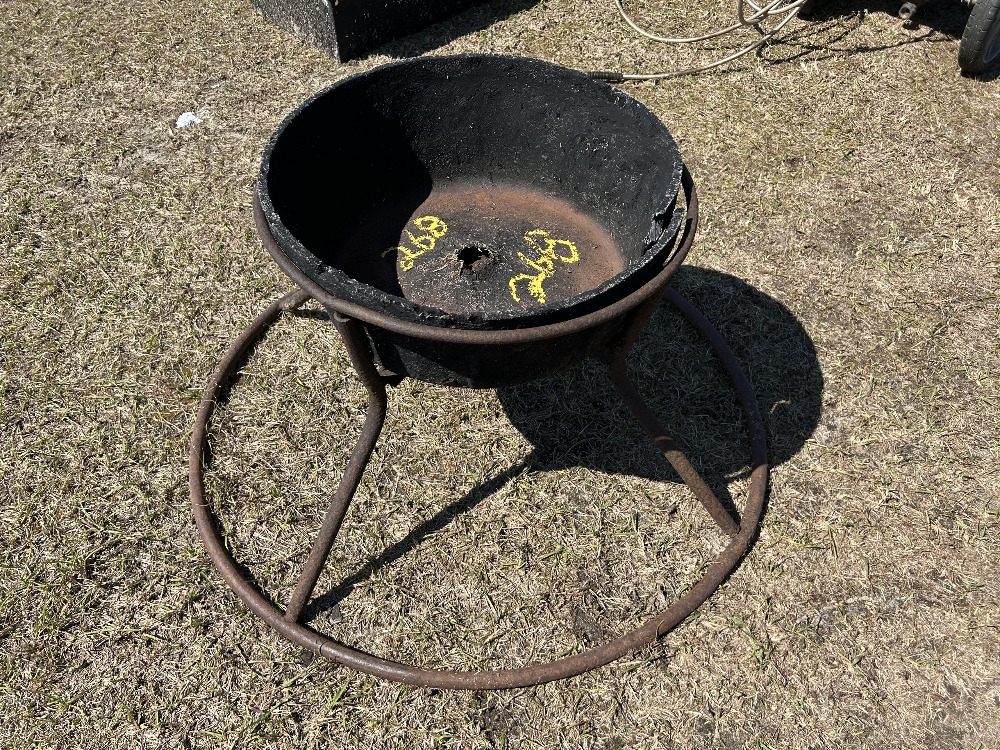 #268 - Metal Tree Stand | DeMott Auction