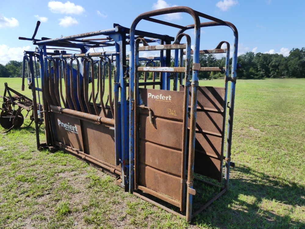 #1362 - Priefert Cattle Shute | DeMott Auction