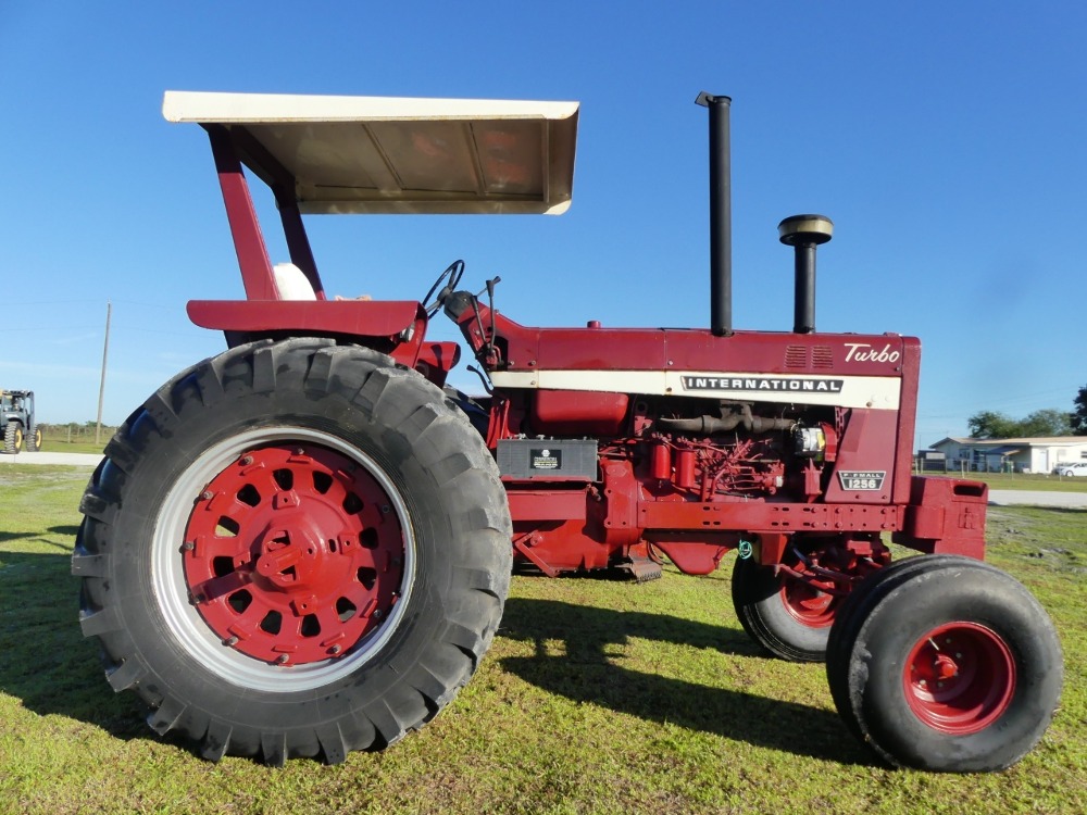 #1269 - International Farmall 1256 | DeMott Auction