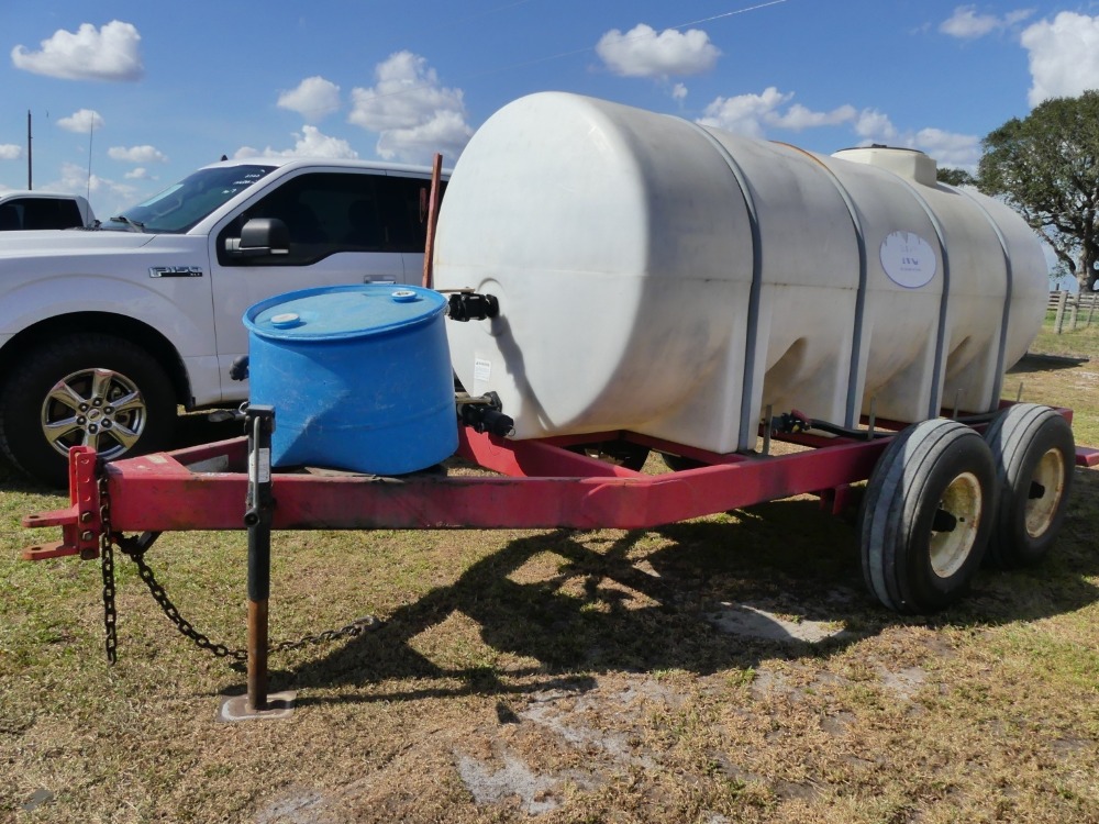 #1363 - Newton Crouch P.T 1000 Gallon Supply Tank | DeMott Auction