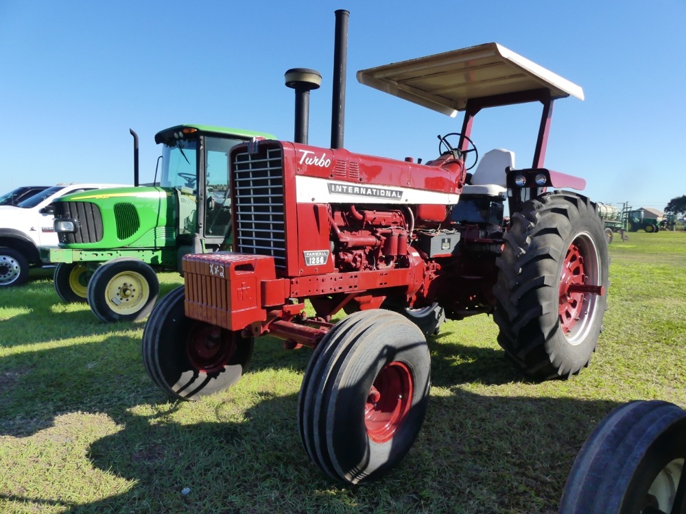 #1269 - International Farmall 1256 | DeMott Auction