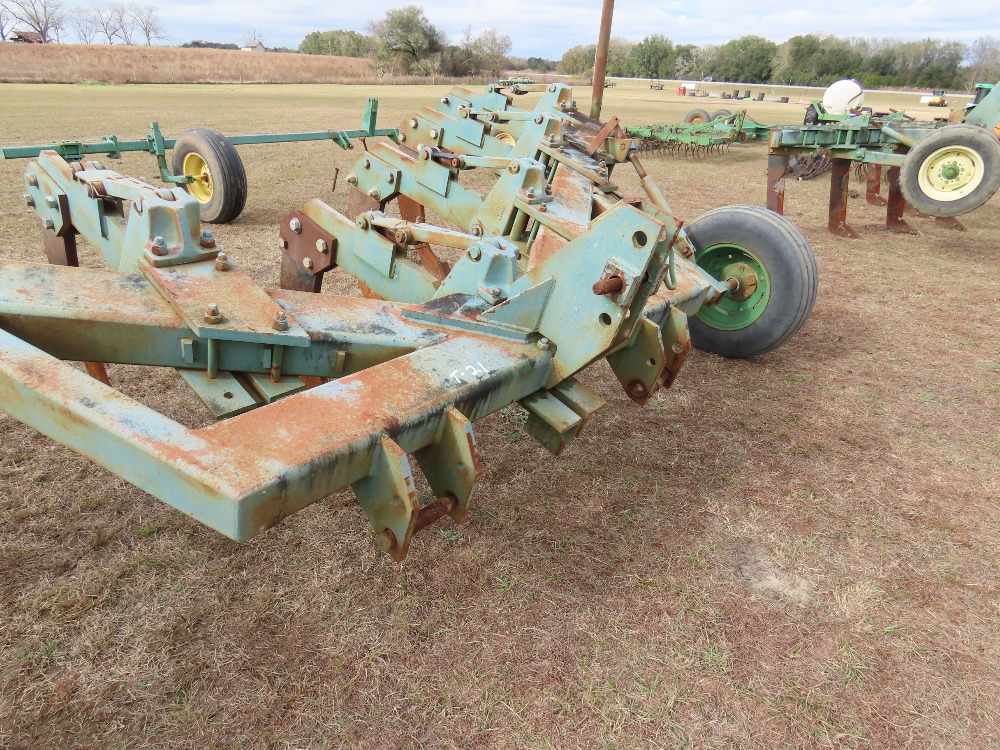 #1252 - 3pt 7 Spring Shank Ripper | DeMott Auction