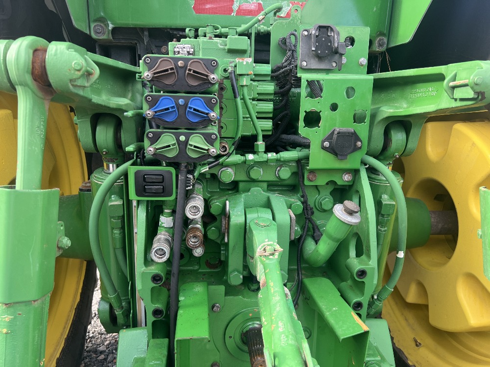 #8 - 2015 John Deere 7210R | DeMott Auction
