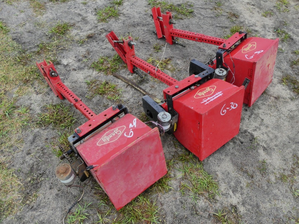 #2066 - Gandy 3 Row Seeder Boxes | DeMott Auction
