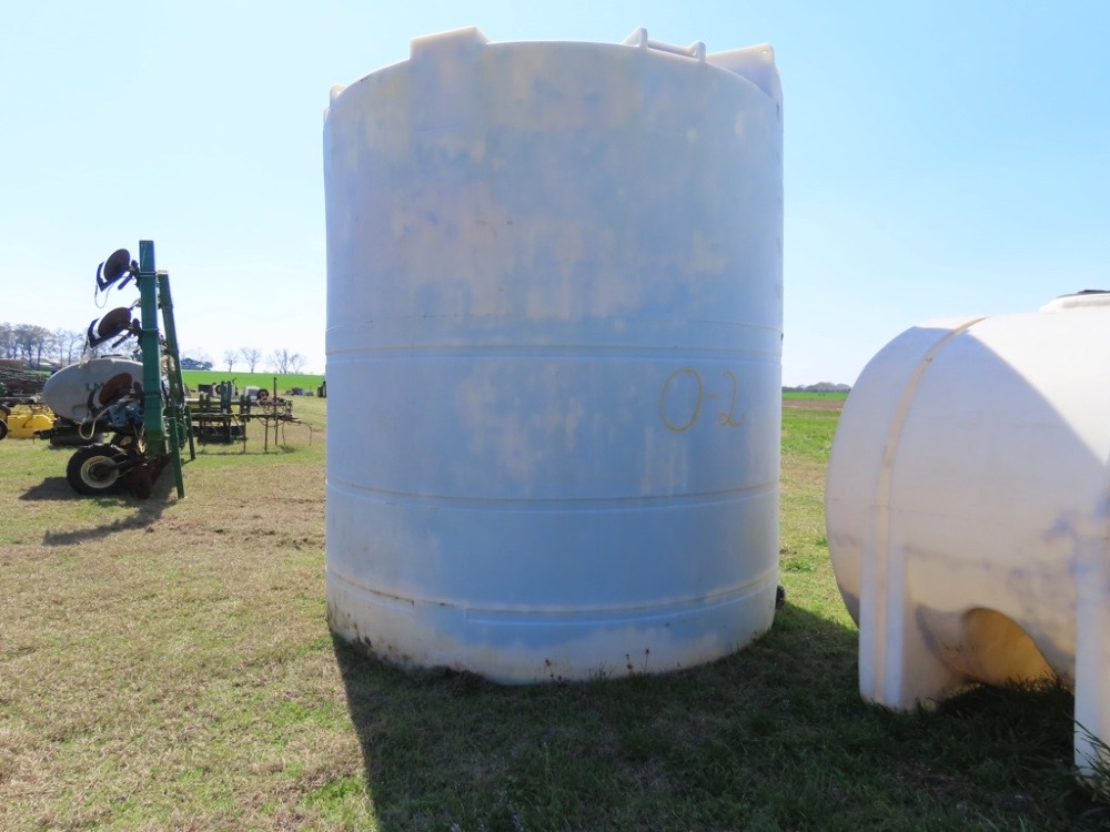 #670 - 6000 Gal Poly Tank | DeMott Auction