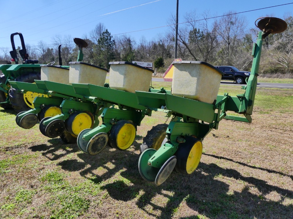 #341 - John Deere 7000 4 Row Planters | DeMott Auction