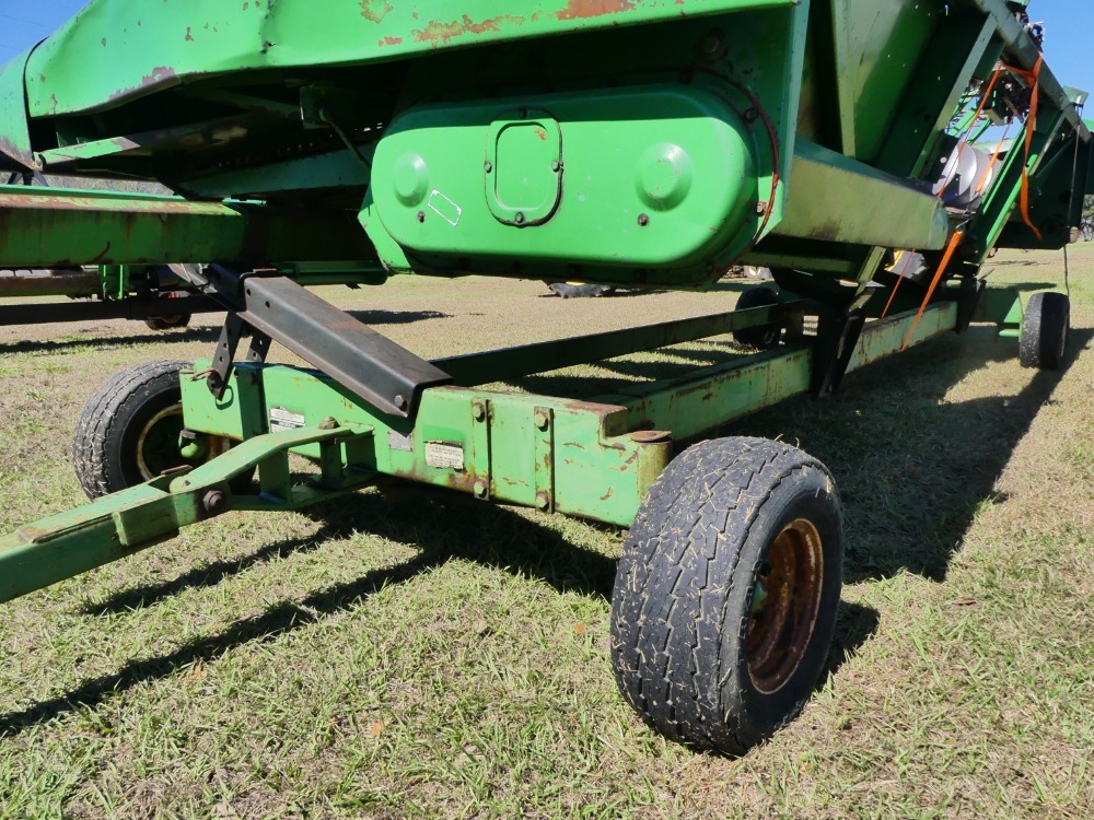 #443 - 8 Row Corn Head | DeMott Auction