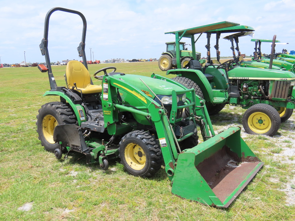 #1353 - 2006 John Deere 2320 | DeMott Auction