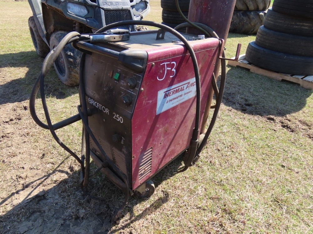 #252 - Thermal ARC Fabricator 250 Welder | DeMott Auction