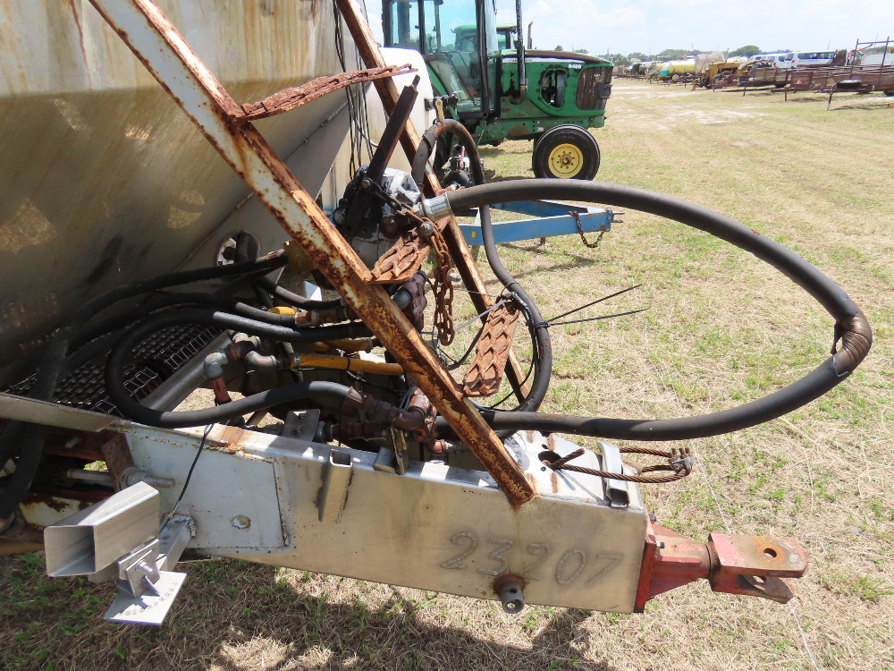 #354 - M&D 5T Stainless Steel Spreader | DeMott Auction