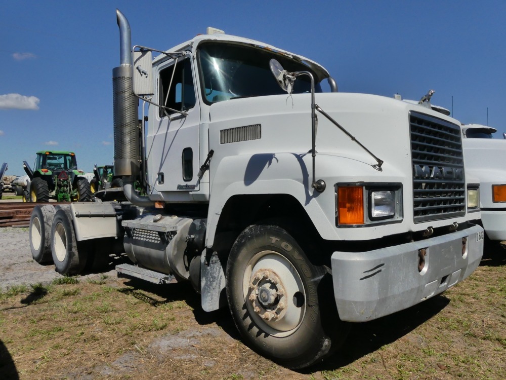 #538 - 1999 Mack Maxi Cruise | DeMott Auction