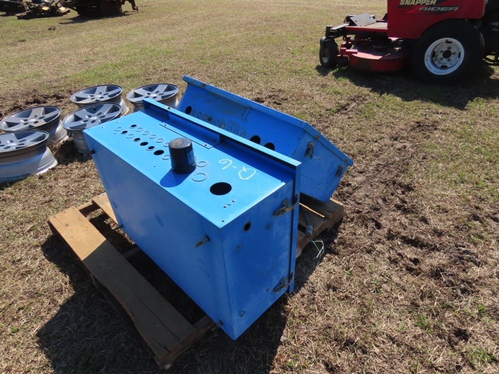 #227 - 2 Vally Pivot Boxes | DeMott Auction