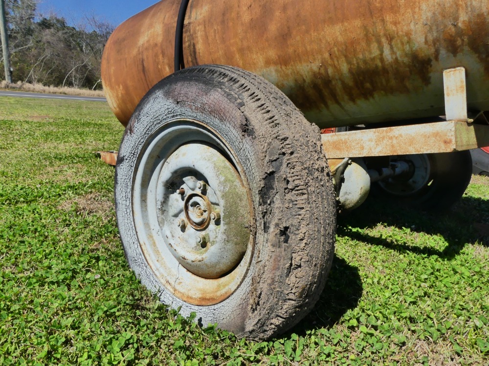 #320 - 250 Gallon Propane Tank on Trailer | DeMott Auction