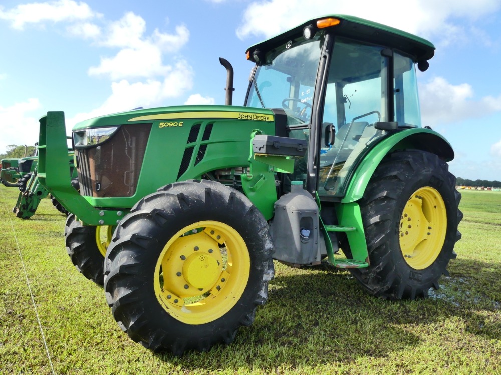 #1407 - 2019 John Deere 5090E | DeMott Auction