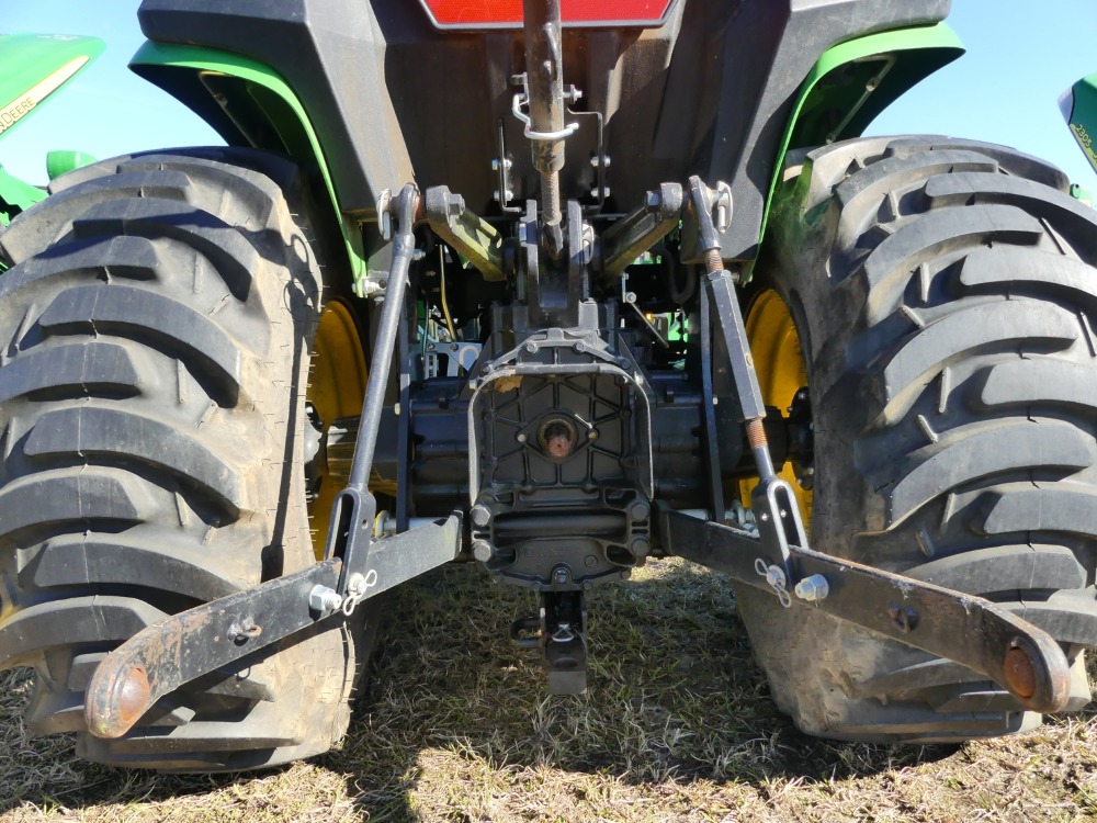 #1196 - 2019 John Deere 3025E | DeMott Auction