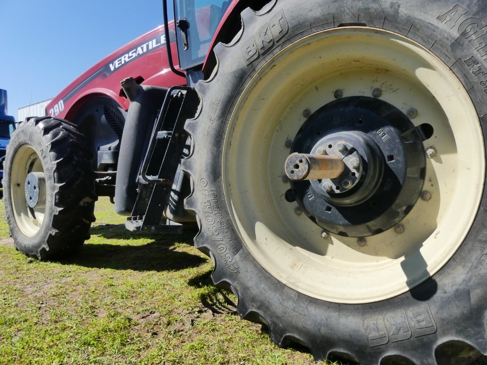 #1301 - 2014 Versatile 290 | DeMott Auction