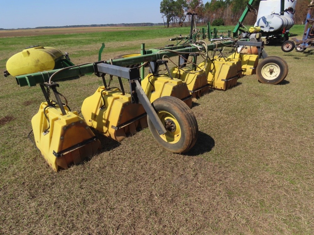 #587 - 3pt 6 Row Hooded Sprayer | DeMott Auction