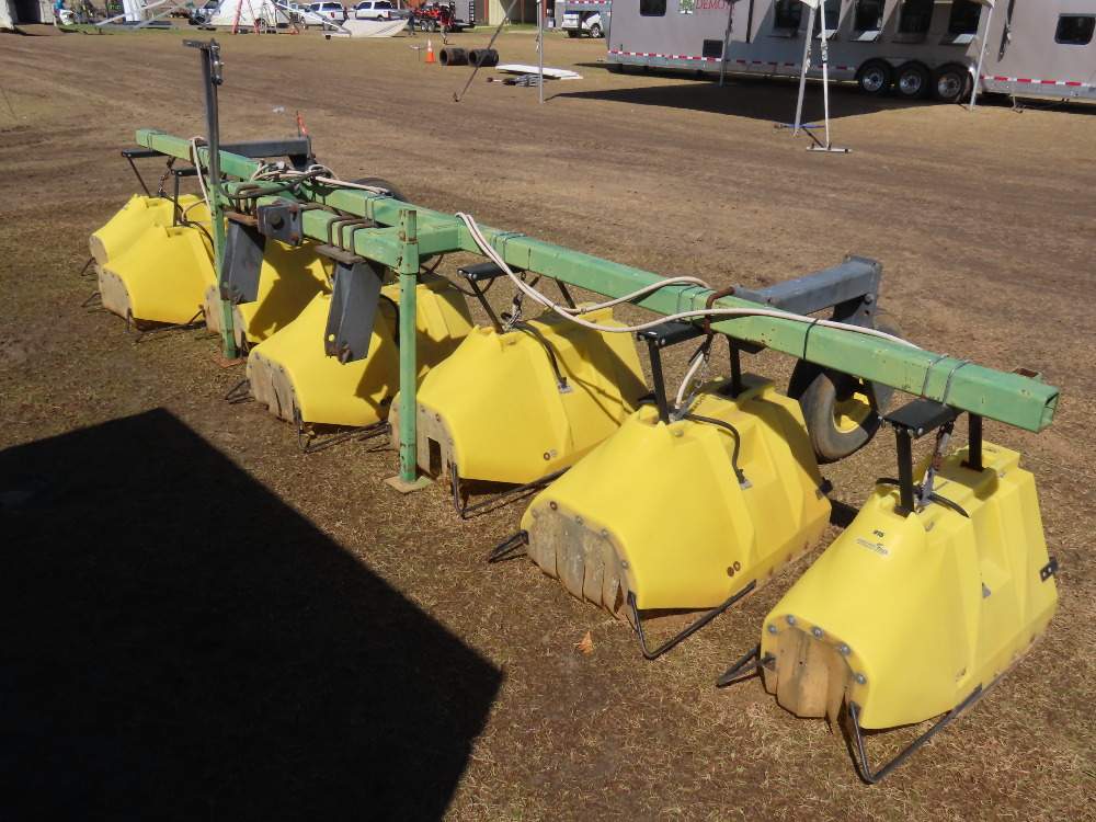 #587 - 3pt 6 Row Hooded Sprayer | DeMott Auction