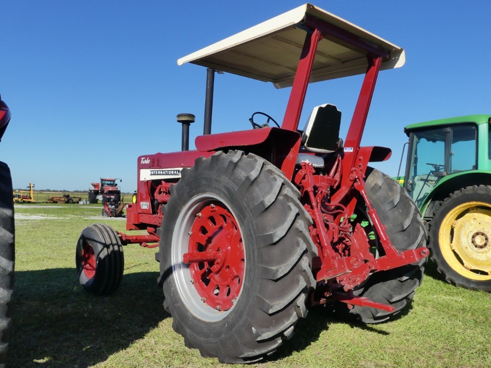 #1269 - International Farmall 1256 | DeMott Auction
